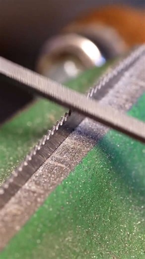 How I sharpen a veneer saw for perfect wood veneer cuts