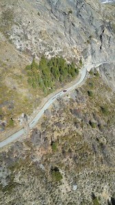 🚀 Un véritable voyage dans l’espace et le temps, dans les Alpes de Haute-Provence. La Route du Temps du Géoparc de Haute-Provence vous emmène à la découverte d’un territoire aussi spectaculaire qu’inattendu, entre passé, présent et futur ⏳🌍 De la clue sculptée par la Durance à Sisteron jusqu’à Saint-Geniez, l’itinéraire grimpe, serpente et surprend. Au cœur du massif des Monges, vous traversez Authon, plongez dans la fraîcheur de la forêt de Fontbelle 🌲, puis laissez la route onduler dans la