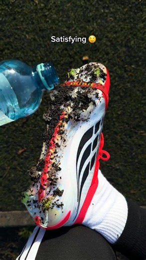 unisport_de on Instagram: "Clean! 🤤 Die Sohle vom limitierten #adidas Predator sieht soo gut aus 🤩 Egal ob Predator, F50 oder Copa… bei uns findest du das richtige Paar! 💪 #unisportlife #predator #satisfying"