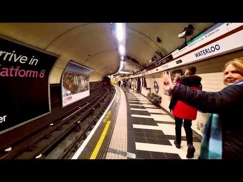 [Friendly] London Underground 1972 Stock 34/67 departing Waterloo (Stonebridge Park)