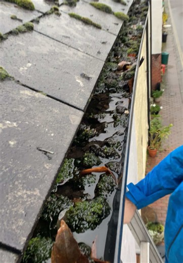 Gutter clearing- FIX UP LOOK SHARP🍂#gutterclearing #guttercleaning #beforeandafter #satisfying #for #foru #fypシ゚viral #cleaning #cleantok