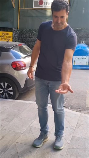 Η αγάπη φέρνει εμπιστοσύνη !!!! ❤️ #sparrow #birds #love #trust #happiness #unconditionallove #wildlife #idealplanet #nikospapadakis | Nikos Papadakis