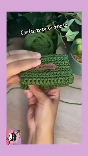 El Mundo del crochet | Mis crocheteras hoy quiero compartir con ustedes este mini tutorial de como hacer una cartera fácil y sencilla.Si este video te ha servido... | Instagram