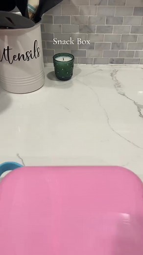 make a snack box with me featuring the ZOKU LLC bento box! perfect size and lots of storage! this box keeps my food fresh all day! #snackbox #inspo #zoku #meal #snack #snacks #fyp #asmr #orgranizing #satisfying | Juli Jeysa Kite