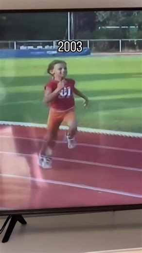 Still in love with running ❤️✨ Childhood passion turned into a lifelong pursuit 🏃♀️ From fun and energy to focus and determination 🔥 Follow @runningalliance for more! Via marsha_du_ #childhoodmemories #running #dreams #motivation #sports #trackgirl