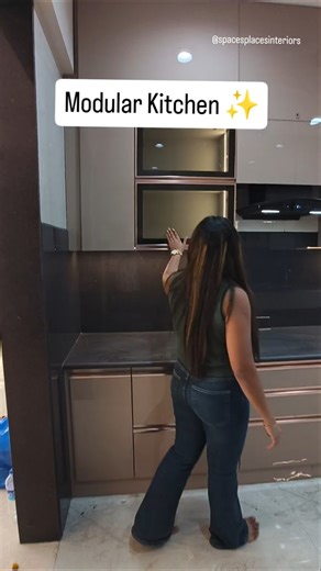Space-Smart & Stylish! Modern Handleless Kitchen Tour for Indian Homes 🏡