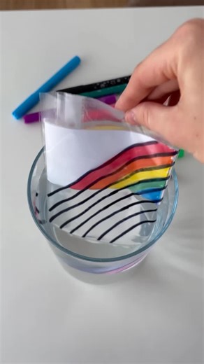 Tiny Robin | Play & Learn at Home 🎨 on Instagram: "A super simple science experiment that will amaze your little one! Using just a ziplock bag, markers, and water, watch how colors vanish like magic. The science of refraction! 🌈💦 Try it out and let me know what your toddler thinks! 👀✨ #kidsscience #kidsscienceexperiments #scienceforkids #preschoolscience #toddlerscience #educationalactivities #experimentsforkids"
