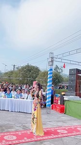 3.9M views · 10K reactions | giọng hát của cô gái hà tĩnh quá hay | Quê Nhà | Facebook