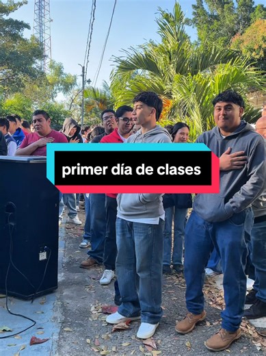 🎒✨ Así iniciamos el nuevo año escolar en nuestro instituto ✨🎒 Un día lleno de ilusiones, sonrisas y nuevos comienzos. Damos la más cordial bienvenida a todos nuestros estudiantes y, de manera especial, a los de nuevo ingreso que hoy inician una nueva etapa llena de aprendizajes y experiencias inolvidables. 💙📚 Bienvenidos a la familia INCA, esta ahora también es su casa. ¡Vamos con todo por un gran año! 💪🔥 #PrimerDíaDeClases #nuevocicloescolar #nuevoingreso #Bienvenidos