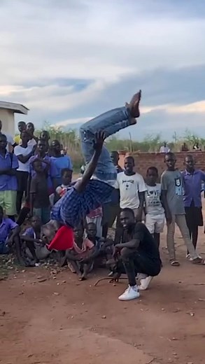 Meet the best dancer in Bidi Bidi Refugee Settlement #WorldRefugeeDay #InAnInstant #FYP #News #WhatsHappening #Uganda #Dance #BeginnerDance