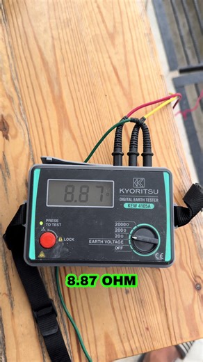 Alhamdulillah selesai. Kerja² penambahan rod untuk dapatkan bacaan bawah 10 ohm memandangan spesifikasi dari Suruhanjaya Tenaga jika mengunakan SPD. Jumlah semua rod yang telah ditanam di sini berjumlah 12 batang. Pihak kami hanya menambah sebanyak 3 batang sahaja. Hubungi pihak kami jika anda mempunyai masalah berkaitan elektrik ataupon sistem pembumian. 0165561053 #pendawaianlektrik #sistempembumianelektrik #dbbox #rumahkenakilat #arusbocor