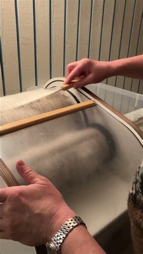 Carding wool with a drum carder