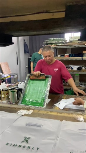 Buat kamu yang binggung mau cetak dimana, di helloprint ajaa Harga terjangkau berkualitas Untuk info pricelist ada di highlight yaa #percetakan #percetakan #sablon #custom #fyp