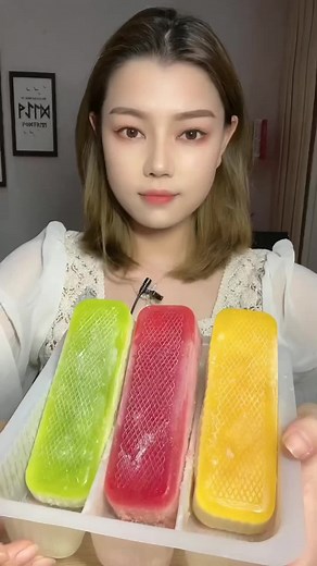 Red & green & yellow 😋 #ice #asmr #fyp #fypシ #iceeating #soud #relax #icelover #eatingshow #mukbang #satisfyingvideo #comfotfood #feelinggood #delicious