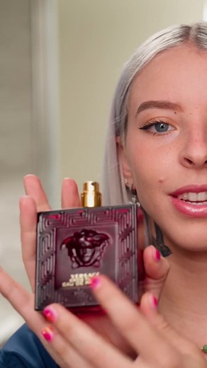 Young Miko reveló su perfume!❤️‍🔥🫧 ¿Conocias el Eros Flame?🫨 #youngmiko #erosflameversace #erosflame #perfume #casavicky #parati