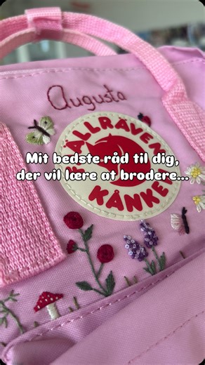 Michella | broderi og DIY on Instagram: "Vil du gerne lære at brodere?🪡 Så er mit bedste råd faktisk overraskende simpelt: Bare start. Du behøver hverken det perfekte udstyr eller et stort projekt. Start småt, prøv dig frem, og lad resten komme stille og roligt. Sandheden er, at du lærer det hele hen ad vejen ✨ Hvis du vil anskaffe dig lidt basisudstyr, kan du starte her: 🪡 Broderinål med spids, str. 20–24 🧵 Kvalitetsgarn – fx moulinegarn fra DMC ✂️ En lille, spids saks til præcis klipning ⭕️