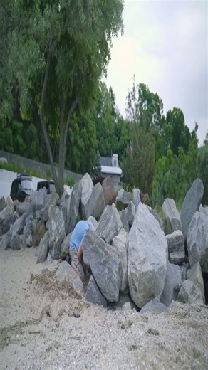 Fortnite, Halo, COD, and Splitgate players passionately debate as Fortnite enthusiasts express exaggerated concerns about the world's end