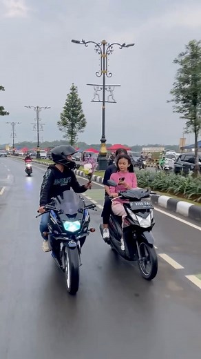 36K views · 127K reactions | Ada yang mau bunga gak? | Jatmiko hadi negoro | Facebook