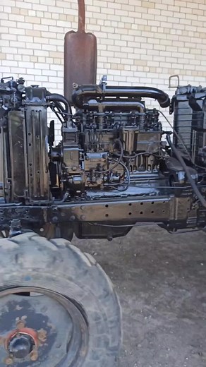 Exploring the Powerful Engine of a Heavy-Duty Tractor