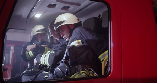 🚒 What’s Your Home’s “Fire Safety Score”? 🔥 Ever heard of a Protection Class? It’s like a report card for your neighborhood’s fire protection—and it can actually impact your home insurance rate! 🏆 Class 1 = top-notch fire protection (think: nearby fire station, hydrants, fast response) 😬 Class 10 = not so great (think: remote areas with limited access to help) Insurance companies use this score to figure out how risky it is to insure your home. Better score = better rates. 💸 Not sure what y