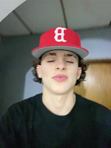 Casual Style Tips with a Red Baseball Cap