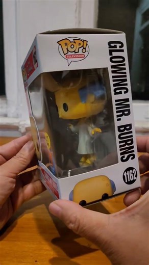 Glowing Mr. Burns Funko from the Simpsons X-Files crossover doesn't glow well, but...
