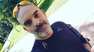 El periodista Nacho Goano tuvo un fuerte accidente con su moto