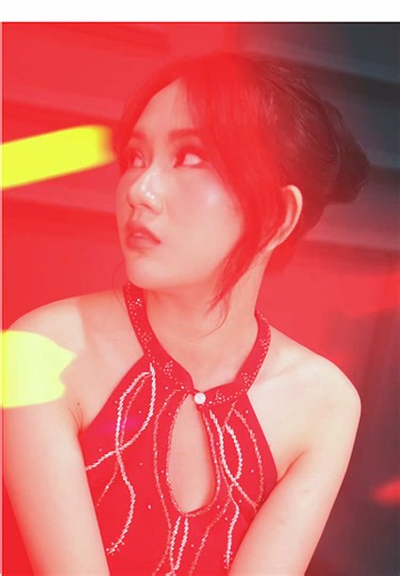 A Portrait of Modern Elegance Designer: @Nindy tasyanie