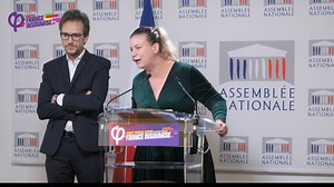 🚨 Marine Le Pen ou la meilleure alliée Macron. Aujourd’hui en conférence des présidents, le RN n’a pas voté pour l’inscription de la procédure de destitution en hémicycle. La destitution a donc par sa faute été rejetée . Pourquoi ? Parce qu’elle ne veut pas que le peuple sache que les députés RN ont sauvé Macron en votant contre la destitution comme en commission. | Mathilde Panot