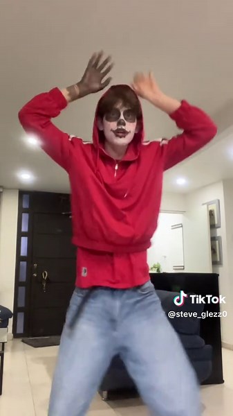 Tenia que aprovechar el disfraz para esta ocasión 🕺🏼 [ig:Steve_Glezz #Twice #Once #Twice_Tt #Fypkpop #TT #tt_twice ]