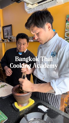 Rui Gao on Instagram: "Part 1 | Becoming a Thai Chef in one month🇹🇭 I’m currently at @BangkokThaiCookingAcademy to see if it’s possible to master Thai cuisine in a month. It’s intense: 5 dishes a day, from street food classics to deep jungle curries. Whether you’re a pro chef or a home cook, I highly recommend this school. They offer everything from half-day classes for iconic dishes to Professional Chef Courses from 1 to 10 weeks. They are super flexible, you choose the timing and the duratio
