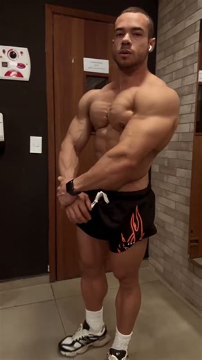 Stage-Ready Vitor Chaves – Every Muscle Sharp ✅