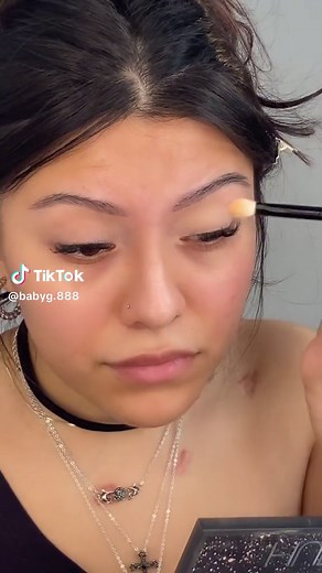 90s Latina Rock Makeup Tutorial Using Huda Beauty Grunge Palette