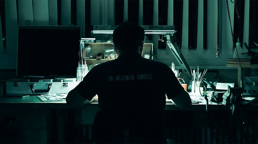 Süßes oder Saures! Haben böse Mächte das Dämonium eingenommen? Ist das FALLER Gebäude verflucht? Oder ist Max in seiner Traumwelt versunken? Viel Spaß beim Gruseln! 🎃 | FALLER Modellbau