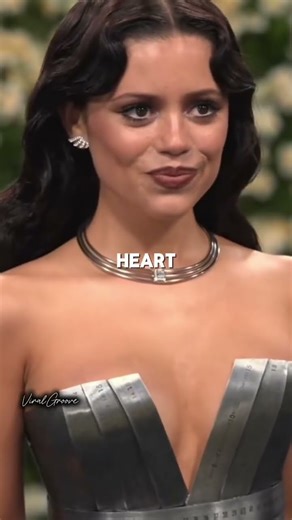 Jenna Ortega Accidentally BIT a Fan’s Pen… Her Reaction Is TOO CUTE 😂✒️❤️#celebrity #shorts