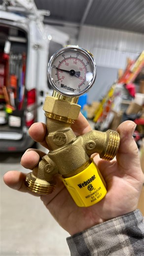 New Y-pattern thermostatic mixing valve from @webstone.nibco Key specs: -G-Union connections -20°F temp differential -95°F - 131°F outlet range -Rated for potable & heating -Lead free #mechanicalhub #webstone #ahrexpo #auneshop | mechanical-hub.com