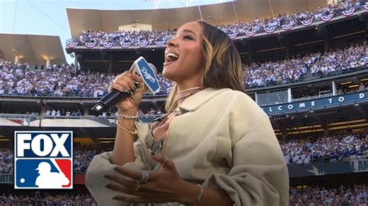 Tinashe & Deborah Cox perform National Anthems 🇺🇸🇨🇦 ahead of World Series Game 4