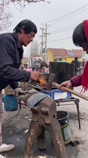 Listen to the clanging of the blacksmith couple at work#TraditionalCraft #Blacksmith