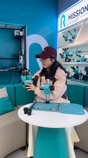 🔥 RF4 6555 Microscope Series — Where precision meets convenience! 🔬 ✨ 6.5X-55X Dust-Proof MagnificationCrystal-clear views for every tiny detail—ideal for electronics repair, lab work, or precision inspection! 🧲 3 Magnetic Card Slots (0.8/0.5/0.4mm)Snug fit for all device models—install/remove like a breeze! 🔩 Screw Positioning GridNo more guessing! Clearly marked positions = zero mistakes. ⚙️ Heat-Resistant Silicone PadBuilt-in metal base for unshakable stability—work safely even at high te