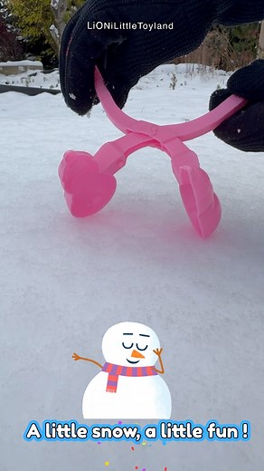 Building a snowman the easy way! ❄️☃️✨A little snow, a little fun, and a whole snowman! ☃️❄️✨ #DIYDecor #lionilittletoyland #CreativeFun #snow #snowman SnowMaker #SnowMold #WinterFun #SnowDay #SnowArt #SnowDayFun #WinterVibes #CuteSnowman #SnowCraft #WinterCreativity #FunInTheSnow #LiONiLittleToyland | Lioni Little Toyland