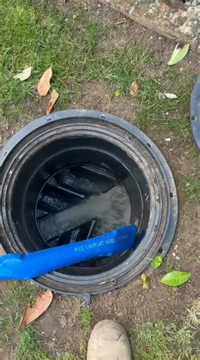 Every SmartDrainUK jetting van carries a Venturi pump - as standard. 💧 No need to call in extra kit. No waiting around. The Venturi effect allows these pumps to create a strong vacuum, efficiently extracting water and debris from manholes and flooded spaces. Their ability to handle large volumes of water makes them indispensable in emergency situations too. These pumps are powered by high pressure water from the jetter so we can use them anywhere our jetters will reach without the need for elec