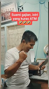 310K views · 10K reactions | Suami gajian, hanya untuk senang sementara 藍藍藍 #fbpro #fyp #video_lucu #konten_creator | Liran Photo Gunungsitoli | Facebook