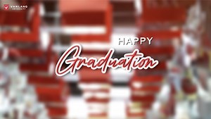 🎓 HAPPY GRADUATION Tròn 10 ngày nữa, mùa Tốt nghiệp sẽ chính thức gõ cửa Văn Lang. Trong niềm vui của các tân Thạc sĩ, Cử nhân, Kỹ sư, Dược sĩ, Kiến trúc sư, Nhà trường dành tặng các bạn món quà là bìa đựng bằng tốt nghiệp trang trọng, Kỷ yếu tốt nghiệp, chiếc mũ tân khoa và con đường hoa trạng nguyên rạng rỡ với lời chúc thành công trong cuộc sống. ❤️ Những chiếc mũ tân khoa được trang trí ấn tượng, mang đậm phong cách cá nhân đã trở thành một nét đặc biệt của các mùa Lễ Tốt nghiệp tại Văn Lan
