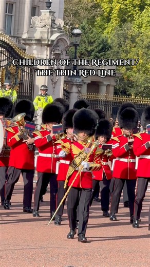 Children of the Regiment/ The Thin Red Line #BandoftheGrenadierGuards #militaryband #sundayparade #buckinghampalace #london | Donna Sharene