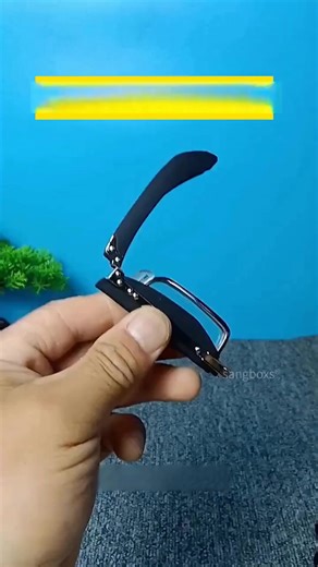 👓 Upgrade your daily comfort with these foldable anti-blue light readers! Perfect for reading, working, or scrolling on your phone—anytime, anywhere 💡📖 💙 Blocks harmful blue light to reduce eye strain 🌞 UV protection for indoor & outdoor use ⚖️ Lightweight, durable metal frame for all-day comfort 📦 Foldable design fits easily in your pocket 🎁 A thoughtful gift for parents and seniors Stay clear, comfortable, and protected wherever you go! 👀✨ https://yumiky.com/products/fonti | Yumiky