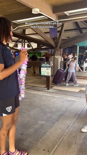 When our teen travelers arrive in Hawaii, our awesome Program Leaders are there to welcome them! 🌺✈️ The adventure begins the moment you land! Tag a friend whose dream it is to explore Hawaii 🏝️ #sorustic #hawaiitrip #studenttravel #teentravel #summeradventure | Rustic Pathways