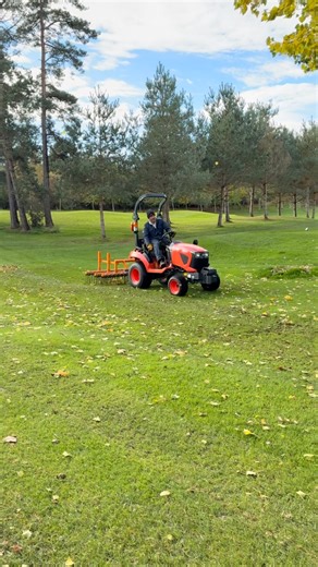 @sisismachinery on Instagram: "Our Tri-Play with spring tine grooming rakes. Ideal for standing up grasses to improve presentation as well as removing thatch. Super popular on golf courses #sisis #golf"
