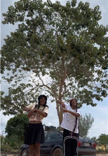 My girl @R🌷Õ🌷S🌷Ï🌷È was so in love with this Dc and she decided to teach me at a goal 😹🤭 DC:@Astrid_Akuffo🦋🎀 #mistyblyss