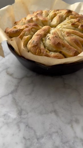 Soft and “buttery” GARLIC HERBED PULL APART BREAD!! No eggs, no dairy just 100% vegan and absolutely delcious! Bring this to your next gathering! Full recipe on our website at foragerproject.com 🙌🥖🧄🌿 Ingredients 👇 - 1 1/4 cups Forager Project Cashewmilk - 2 tablespoons granulated sugar - 2 1/4 teaspoons active dry yeast - 4 1/2 cups 1 teaspoon bread flour - 1/4 cup Forager Project Sour Cream - 1/4 cup fresh sage, chopped - 6 cloves garlic, divided minced - 1 cup salted vegan butter, divided