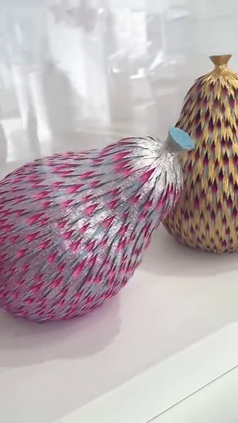 Los Angeles-based artist Roberto Benavidez creates piñata-inspired balloon pots from a variety of colored and metallic papers. Stop by the Craft in America Center this weekend to take in their meticulous beauty, among many other delights for the eyes! Learn about Benavidez’s process in the PLAY episode. Along with MINIATURES, the two new episodes are now streaming on the PBS App, pbs.org/craftinamerica, and craftinamerica.org. PBS broadcast premiere December 29, 2023 (check local listings). @rob